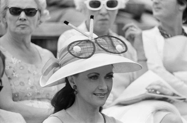 MISS DOREEN DAWNE from Chelsea, wearing a tennis hat at Wimbledon - Old ...
