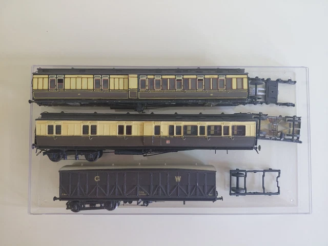 3 X OO Gauge GWR Clerestory Coaches and Siphon in need of repair to ...