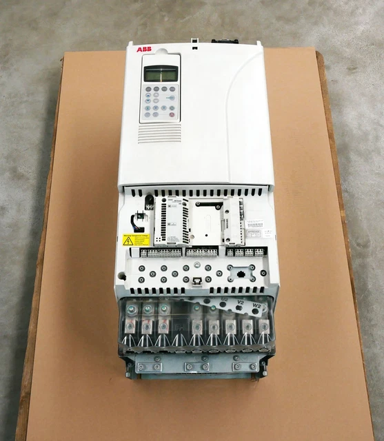 ABB ACS800-04-0135-3+E210+J400+K467+L509+N651+P901+R701 110KW Inverter -usato- EUR 4.999,00 ...