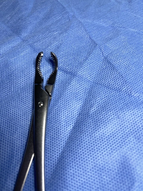 DEPUY SYNTHES 399.090 Reduction Forceps with Serrated Jaw, 144 mm ...