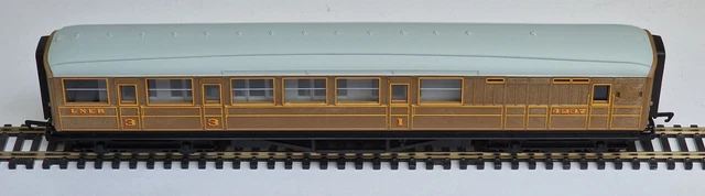 HORNBY R4333 LNER Teak Brake Coach '4237' pre-owned but very good ...