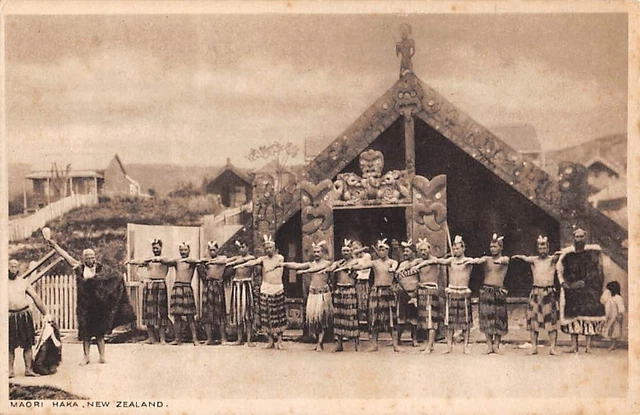 NEW ZEALAND, MAORI MEN PERFORMING THE HAKA DANCE, TELLA CAMERA PUB ...
