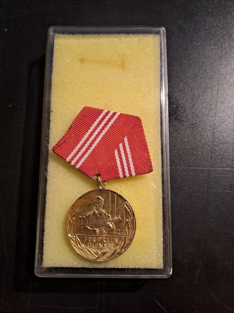 DDR ABZEICHEN ORDEN Treue Dienste NVA Kampfgruppe Stasi gold EUR 55,00 ...