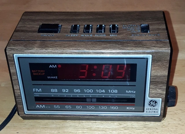 VINTAGE GENERAL ELECTRIC Digital AM FM Radio Alarm Clock Model 7-4601A ...
