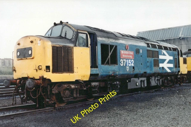 RAILWAY PHOTO 6X4 Class 37 37152 stabled at Eastfield TMD c1990 £2.00 ...