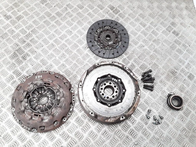 TOYOTA AVENSIS T250 2.2D-CAT 130kW 2007 Volant Embrayage Set Kit ...