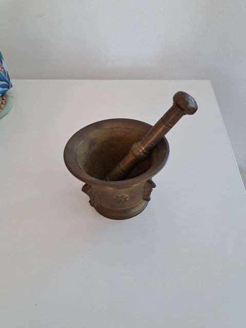 ANCIEN MORTIER ET le pilon en laiton EUR 100,00 - PicClick FR