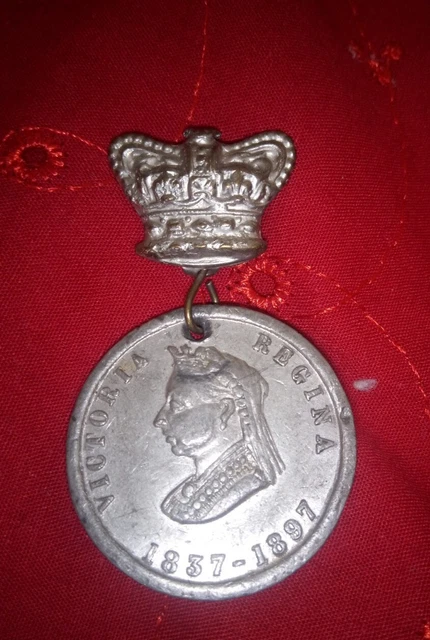 1897 QUEEN VICTORIA REGINA Commemorative Diamond Jubilee Medallion ...