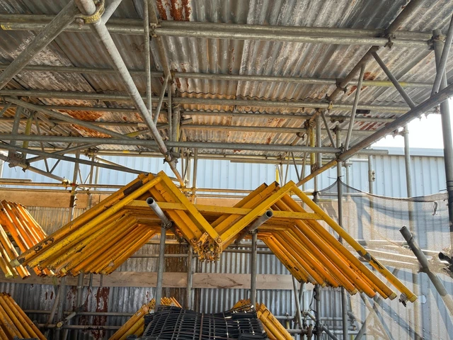 SCAFFOLDING LOADING BAY Gate Arms Per Pair £65.00 - PicClick UK