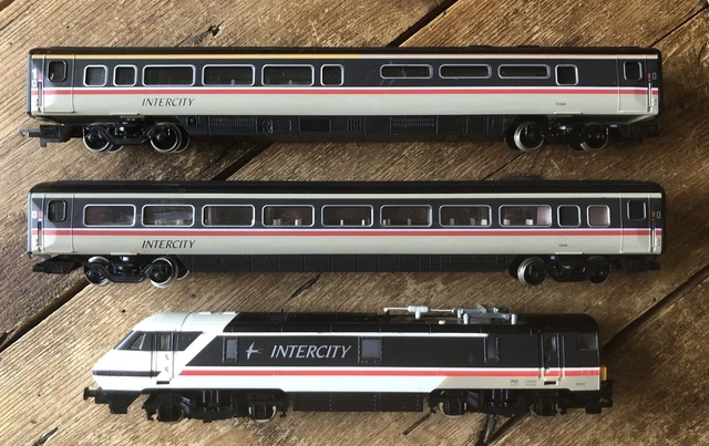 HORNBY INTERCITY SWALLOW Livery 225 Class 91 Loco (untested) & 2 MK.4 ...