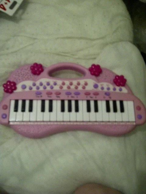 CHILDREN'S PINK MUSICAL Keyboard- Demo/Record/ 32 Keys/Battery Operated ...