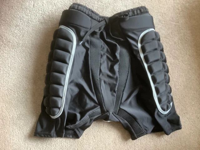 SKL SKING/MOTOR CYCLING hip & lower back protection. Size Med. New. EUR ...