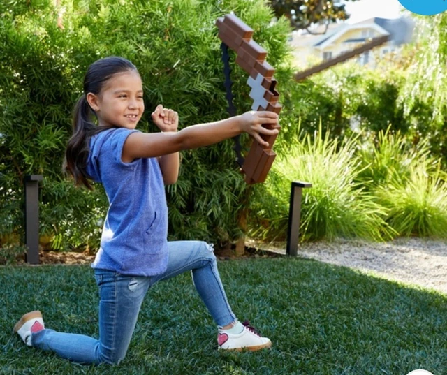 MINECRAFT ULTIMATE BOW and Arrow Role-Play Toy with Lights & Sounds ...