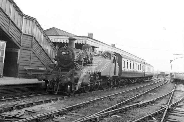 PHOTO BRITISH RAILWAYS Steam Locomotive BR Std 2MT 2-6-2T 84002 ...