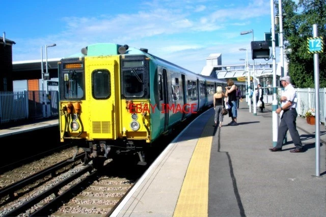 PHOTO 2010 Smitham Railway Station The 10.09 Up Departure From Smitham ...