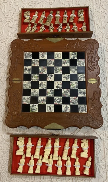 VINTAGE CHINESE CHESS Set Hand Carved Figures & Wood Case Asian Scene ...