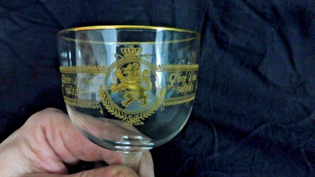 VERRE GRAVÉ DORURE GLOIRE à nos SOLDATS avec le blason du lion ...