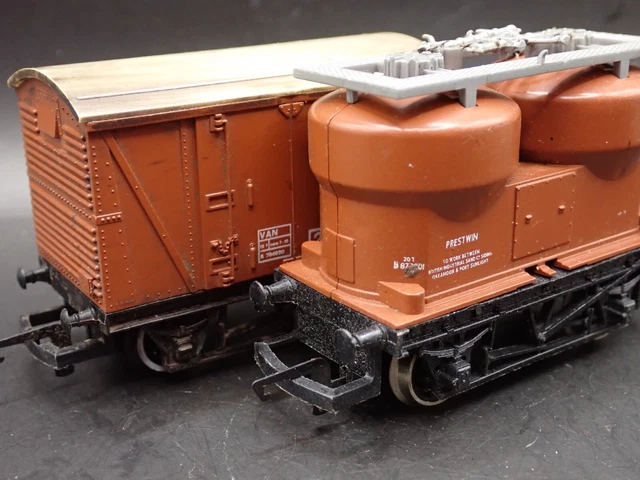 PAIR OF HORNBY OO Gauge Goods Wagons R242 Ventilated R723 Prestwin Silo ...