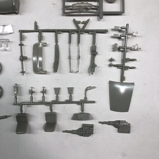 AIRFIX HISTORIC CARS Special Edition MGB 1:32 Scale Model Series 2 £3. ...