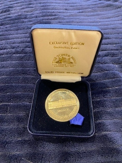 THE QUEEN’S GALLERY, Buckingham Palace, Solid Proof Medallion, The ...