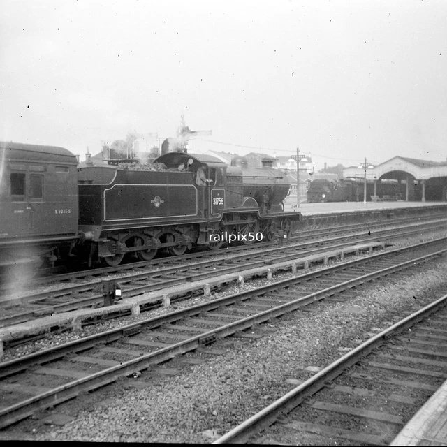 ORIGINAL LARGER RAILWAY NEGATIVE. RA83 SR L1 class steam loco 31756 ...