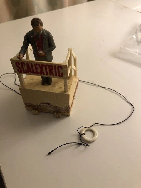 VINTAGE 1960'S SCALEXTRIC ~ Starter on Rostrum ~ MM/F303 ~ RED - RARE £ ...