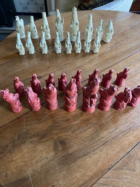 ANTIQUE/VINTAGE CHESS SET Figures in Red and White-Very Large £20.00 ...