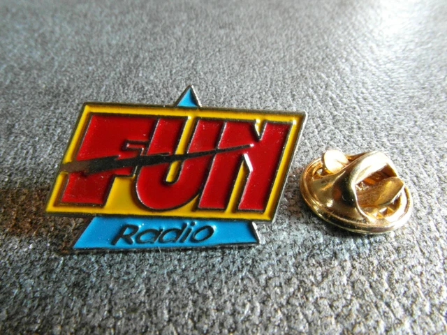 RARE PINS PIN'S - FUN RADIO - LOGO - SIGLE - ECLAIR - MUSIQUE - Signé ...