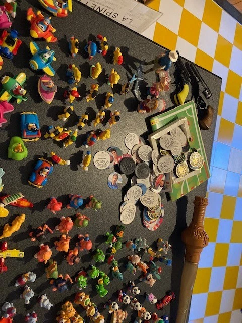 KINDER, SORRISINI, GHOSTBUSTERS, Disney, Jurassic Park, Fievel, Peter ...
