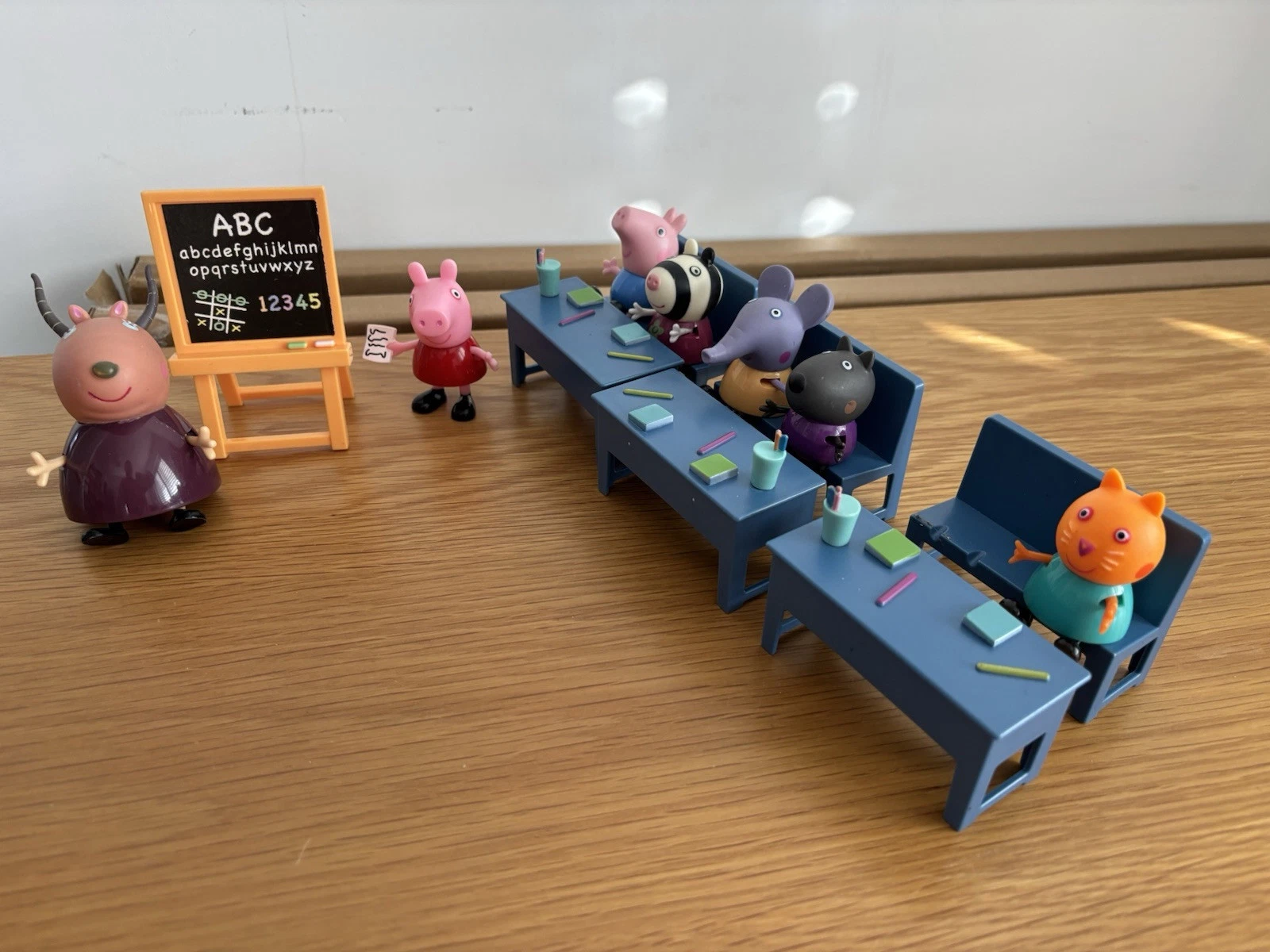 PEPPA PIG SCHOOL Class Room & Figures and Play set £5.92 - PicClick UK