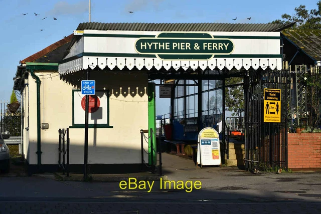 PHOTO 6X4 ENTRANCE to Hythe Pier and Ferry Note the social distancing sig c2020 EUR 2,82 ...