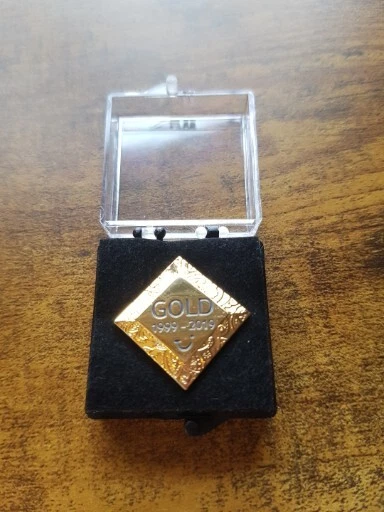 TUI AIRLINES 20TH Anniversay 1999-2019 Gold Coloured Pin Badge Aviation ...