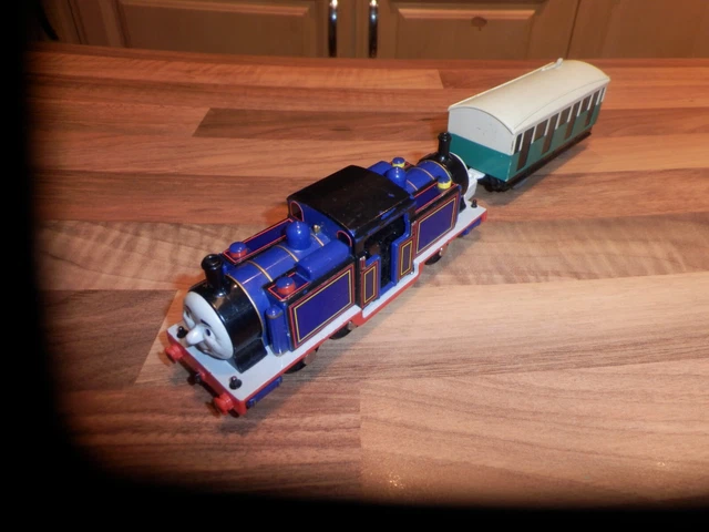 TOMY TRACKMASTER THOMAS the tank engine battery train mighty mac £14.99 ...