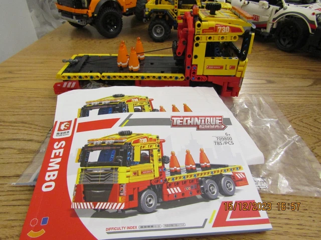 8109 LEGO TECHNIC Low Loader flatbed lorry rolback lorry tow truck £40. ...