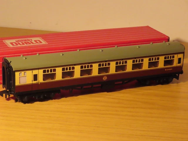 BV290: HORNBY DUBLO 2Rail 4061 W.r.choc/Cream Open Corridor Coach ...
