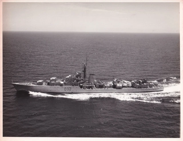 ORIGINAL PRESS PHOTO WW2 Battle-class destroyer HMS Camperdown 19.6. ...