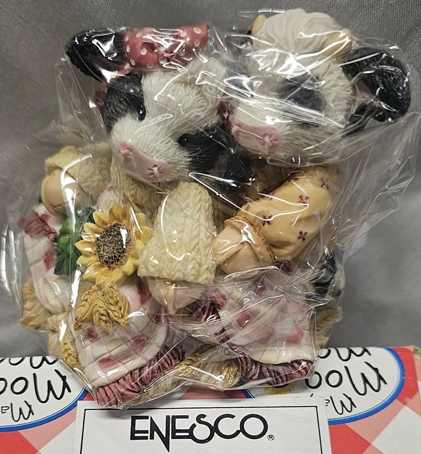 VINTAGE NOS ENESCO Set Marys Moo Moos Anthropomorphic Cows Cuddling ...