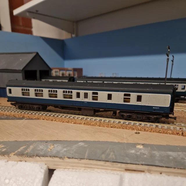 MAINLINE 00 SCALE No.37104 BR Mk.1 Corridor Brake Coach (BSK) r/n ...