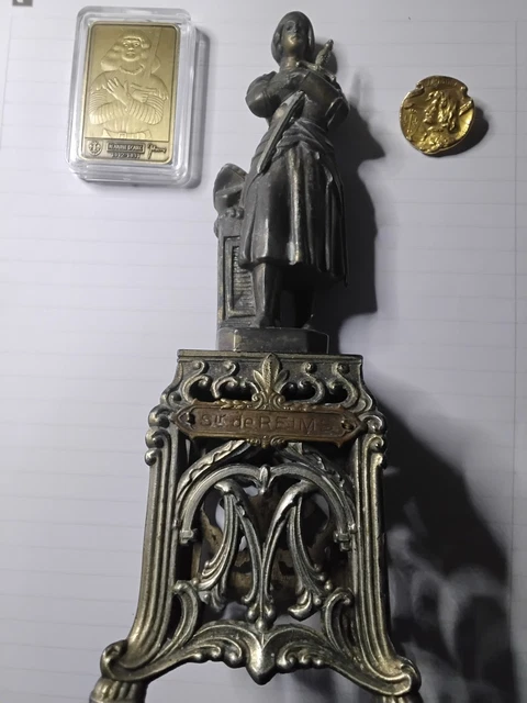 LOT BROCANTE JEANNE D'arc statuette ancienne en régule, broche plaqué ...