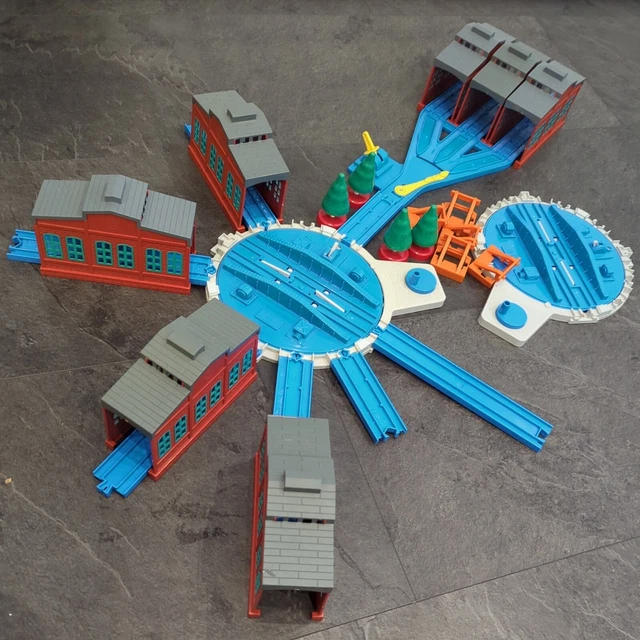 TOMY TRACKMASTER THOMAS The Tank Engine Turntables Engine Sheds and ...