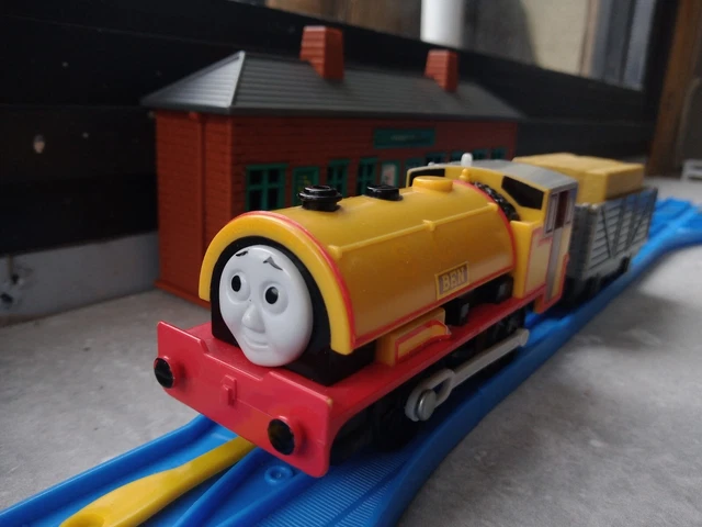 TOMY TRACKMASTER THOMAS the tank engine motorised Ben Train with truck ...