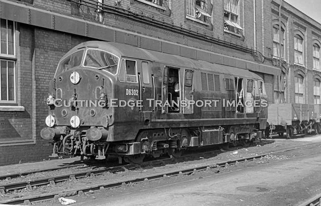 35MM RAILWAY NEGATIVE: NBL Class 22 Diesel D6302 at Swindon 35N-4555 £3 ...