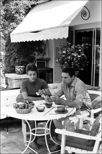 ROBERT HOSSEIN AND his wife Caroline Eliacheff having breakfast 1960s ...