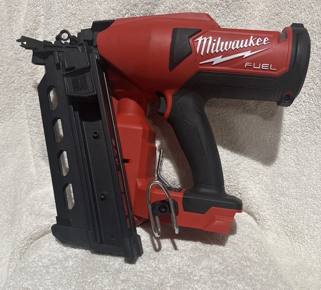 MILWAUKEE M18 FUEL 18-Volt Lithium-Ion Cordless 21-Degree Duplex Nailer ...