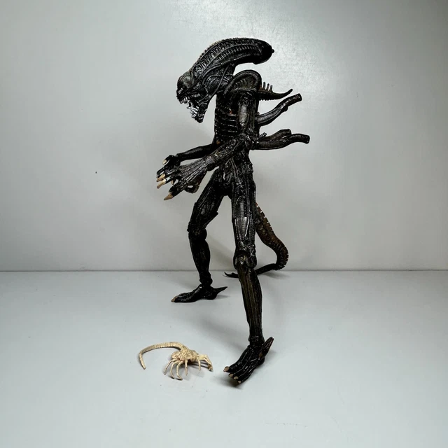 ALIEN XENOMORPH 9& Action Figure with Face Hugger 2004 McFarlane Toys £ ...