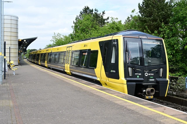 CLASS 777 NO 777140 in merseyrail at sandhills 1 £1.00 - PicClick UK