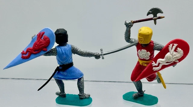 VINTAGE TIMPO SWOPPET Knights - Complete with weapons & Shields-LOT 9 £ ...