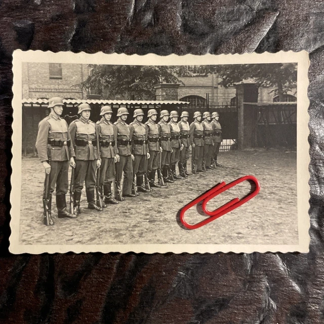 WEHRMACHT STAHLHELM UNIFORM Karabiner Gewehr 9x6 Original Foto 2.WK EUR ...