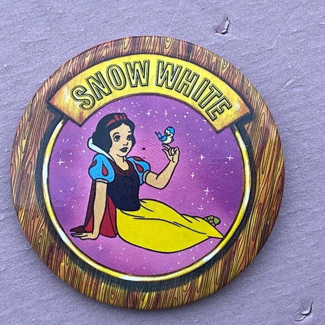 VINTAGE WALT DISNEY Snow White Dwarf “Snow White” Pinback Button $17.99 ...