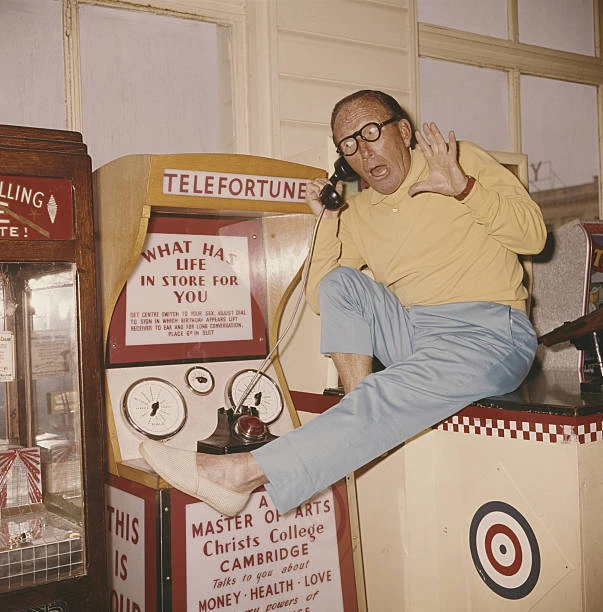 ENGLISH ACTOR AND Comedian, Arthur Askey Listening To A Fortu 1960s Old ...